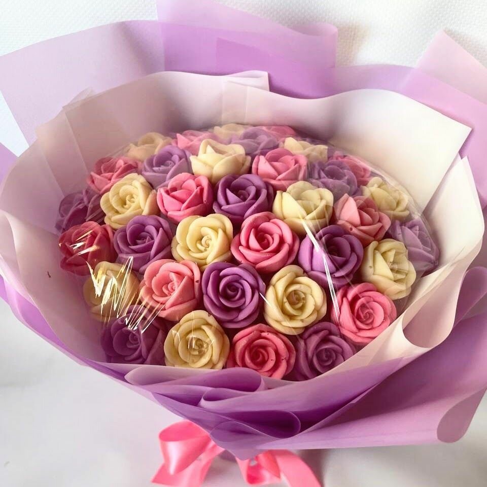 ShokoTrendy Сладкий букет из конфет шоколадные розы, 37 шт фиолетово-белый, 444 гр