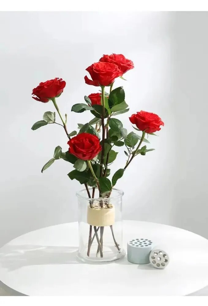 Держатель для цветочных композиций в виде спирали