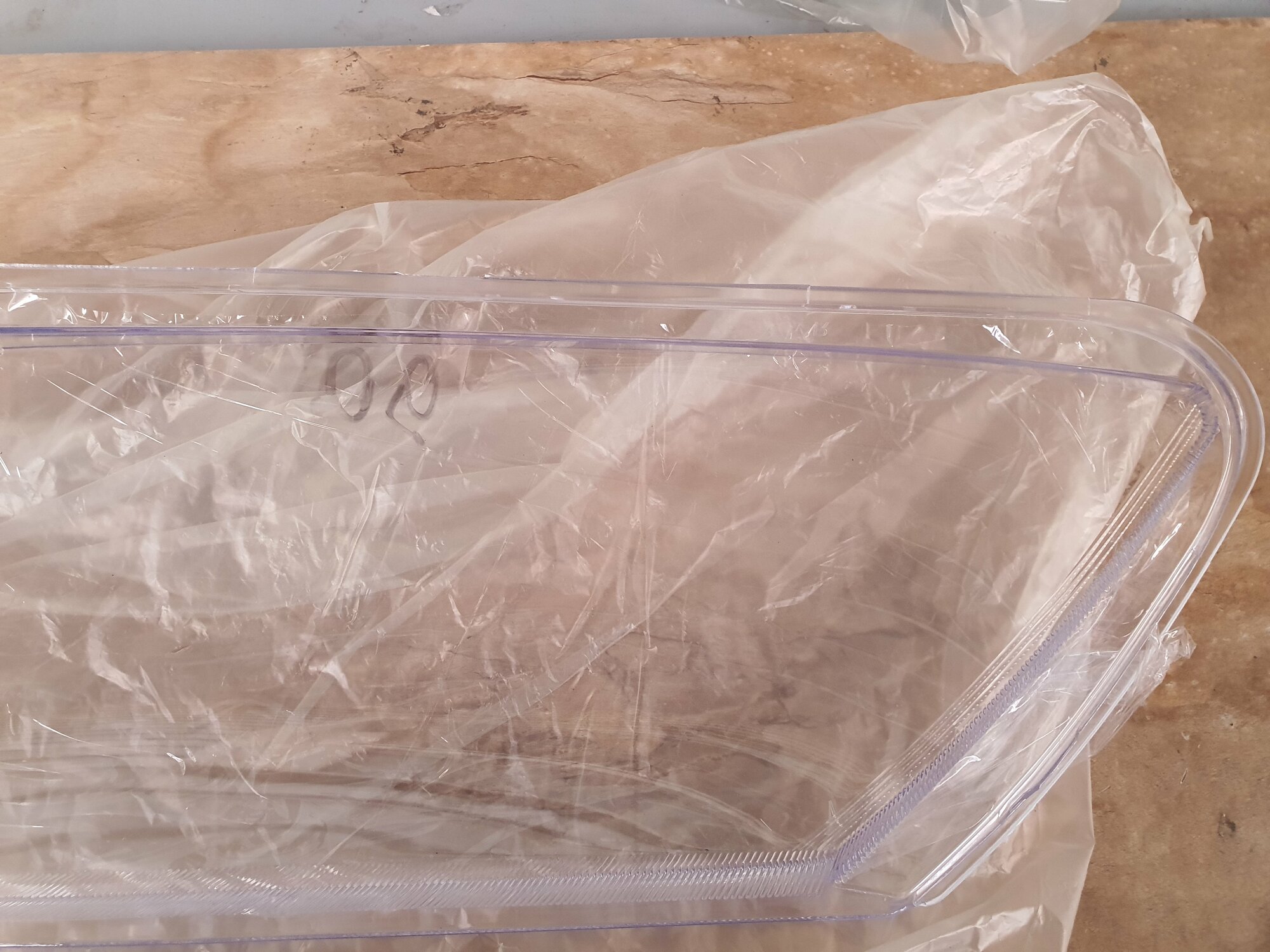 Стекло Фары Передней Ваз Лада Гранта Правое (Пластик).