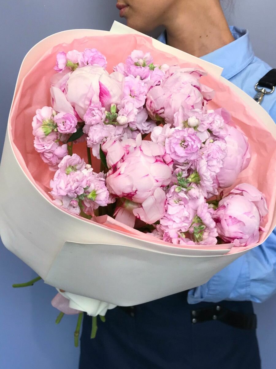 Букет из Пионов и матиоллы, PROTEA- Студия Цветов