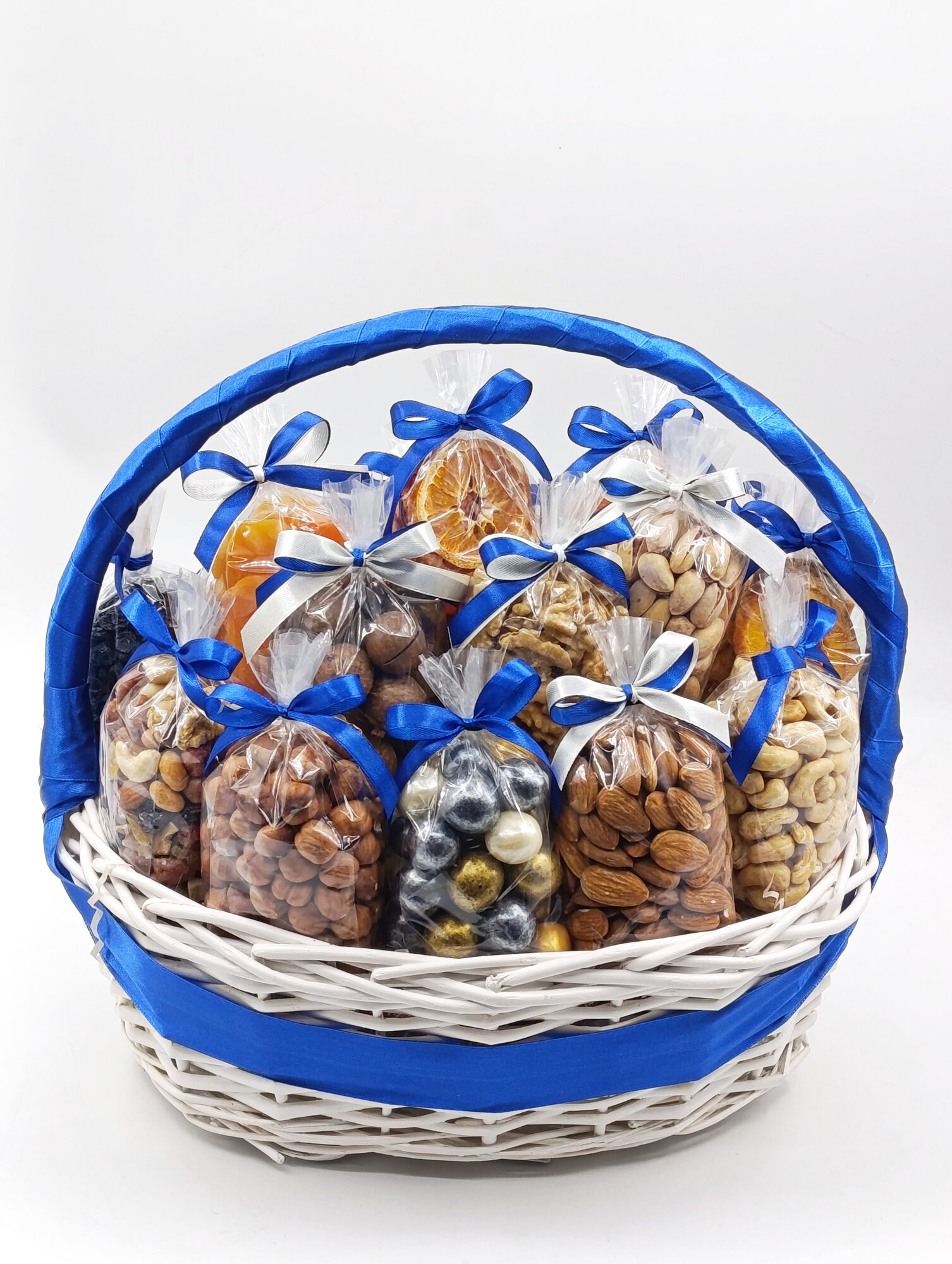 Подарочная корзина Камелия "Орехи и Сухофрукты", в подарочной упаковке (ОРХ1)