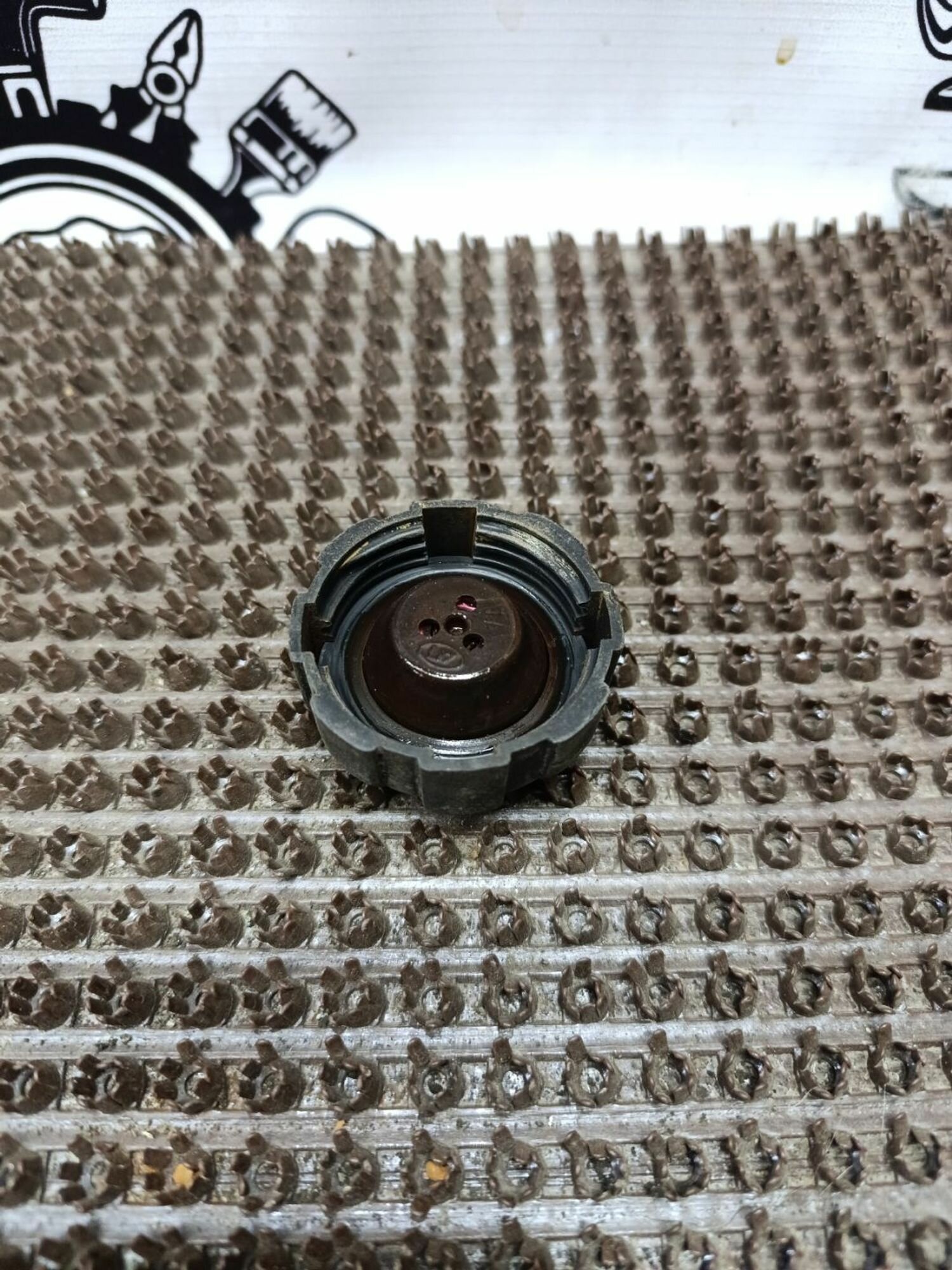 Крышка радиатора ВАЗ (LADA) 2110 2004 с пробегом