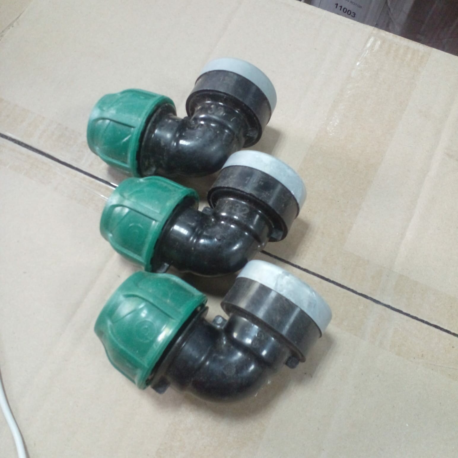 Poelsan 8334 - угольник 32х1 1/4" ВР