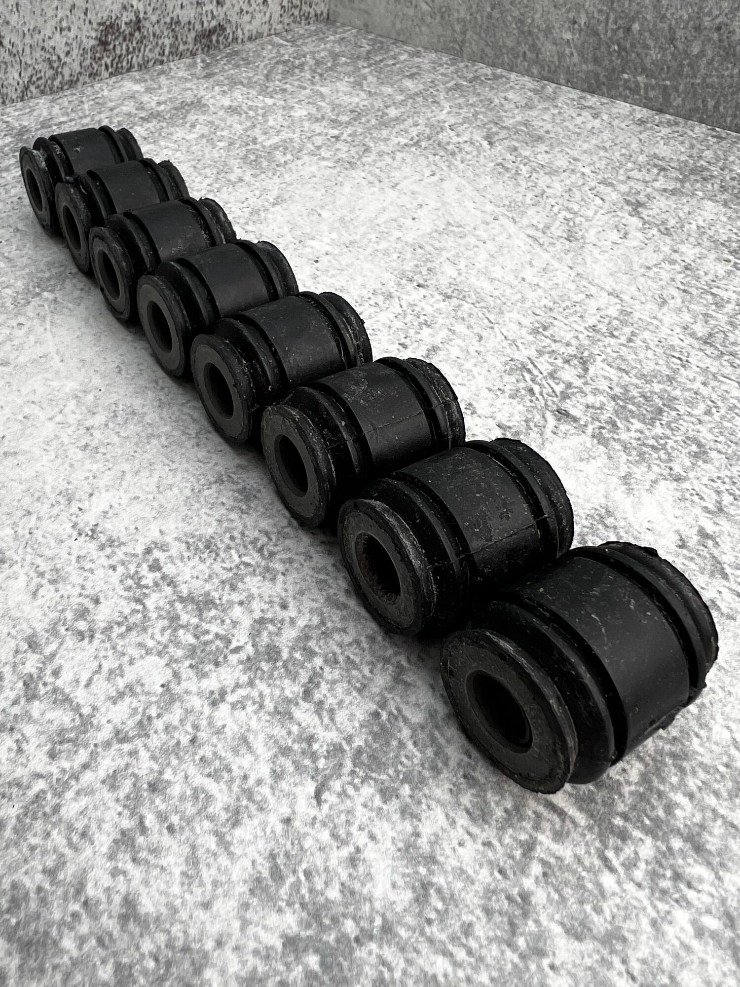 8 штук. Сайлентблок заднего рычага 8200839121. Для Renault Duster и Nissan Terrano 4x4.