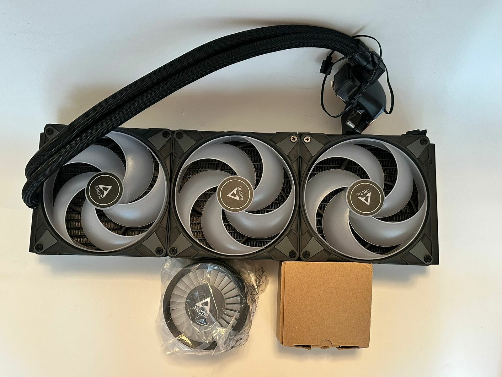 Система жидкостного охлаждения ARCTIC Liquid Freezer III-420 ARGB black (ACFRE00145A) уценка!!!