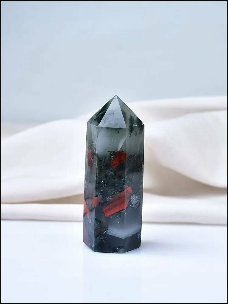 Натуральный камень "Африканский кровавик", энергетическая колонна (5-6 см, 1 шт)