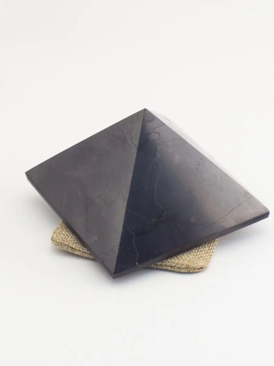 Пирамида из Шунгита натурального 10 см