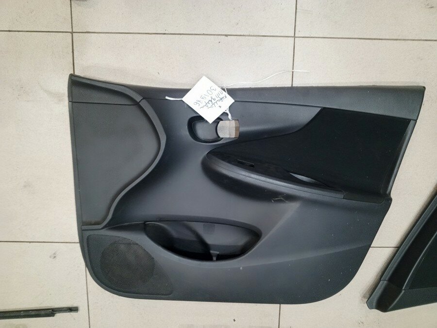 Обшивка двери передней правой от Toyota Corolla E150 2006-2013