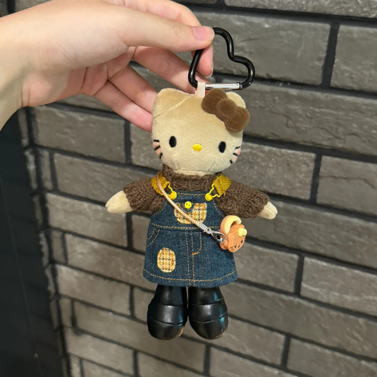 2026 Новейший осенне-зимний брелок для ключей с милым длинноногим котенком, плюшевый кулон, одежда для кукол, стиль Ins, плюшевый брелок