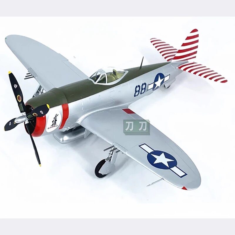 Пластиковая модель самолета HYINUO P47D 1:48
