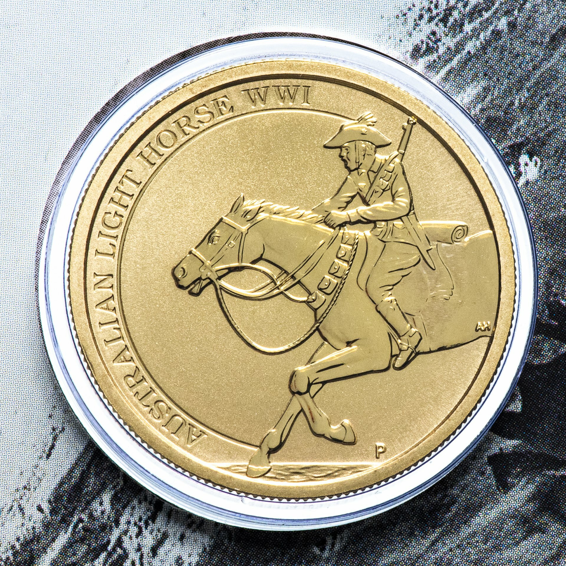 Австралия 1 доллар dollar 2017 "Австралийская лёгкая кавалерия" в конверте с маркой, Бронза, в сохранности UNC