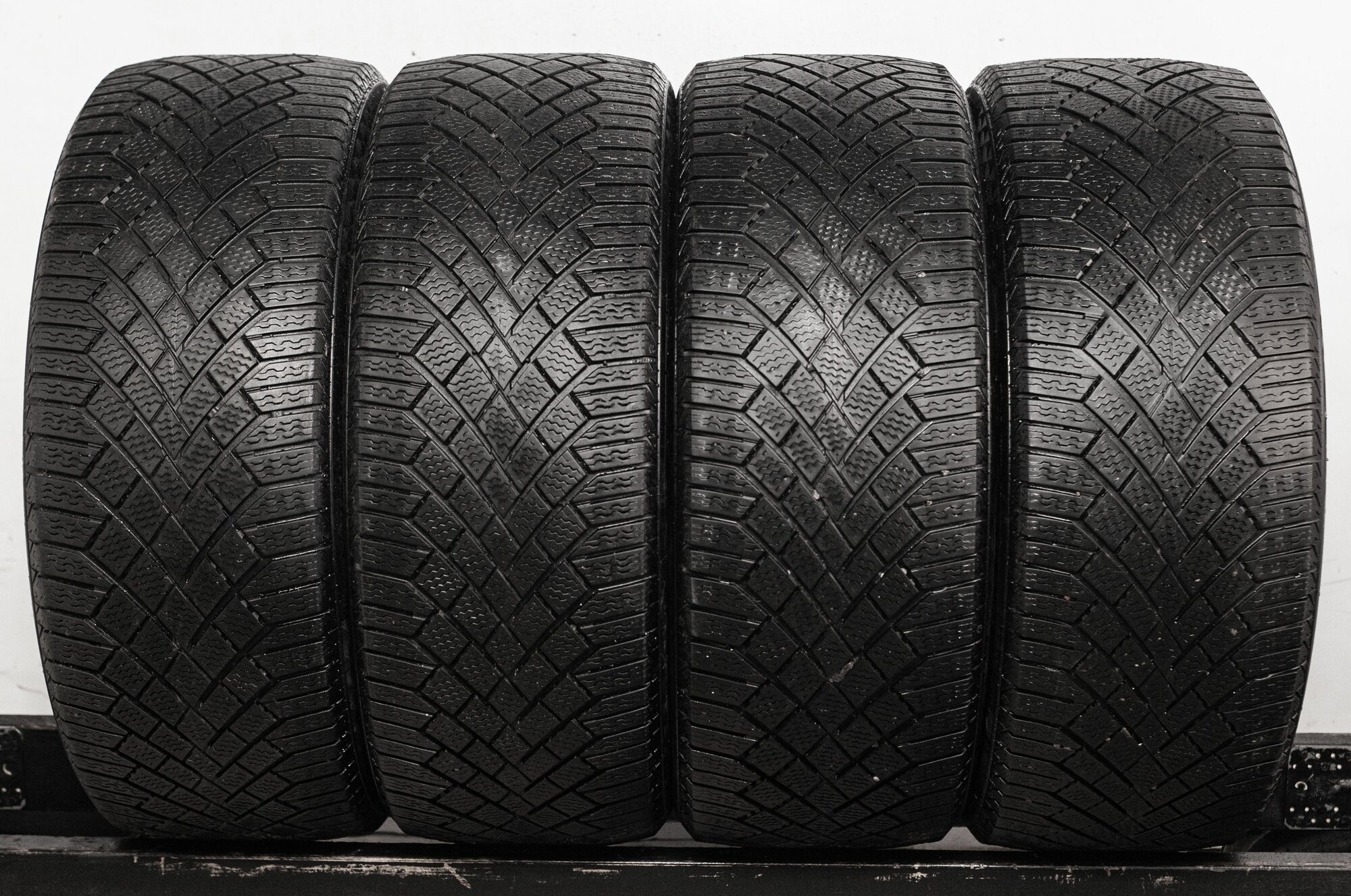 Continental ContiVikingContact 7 255/45 R20 105T