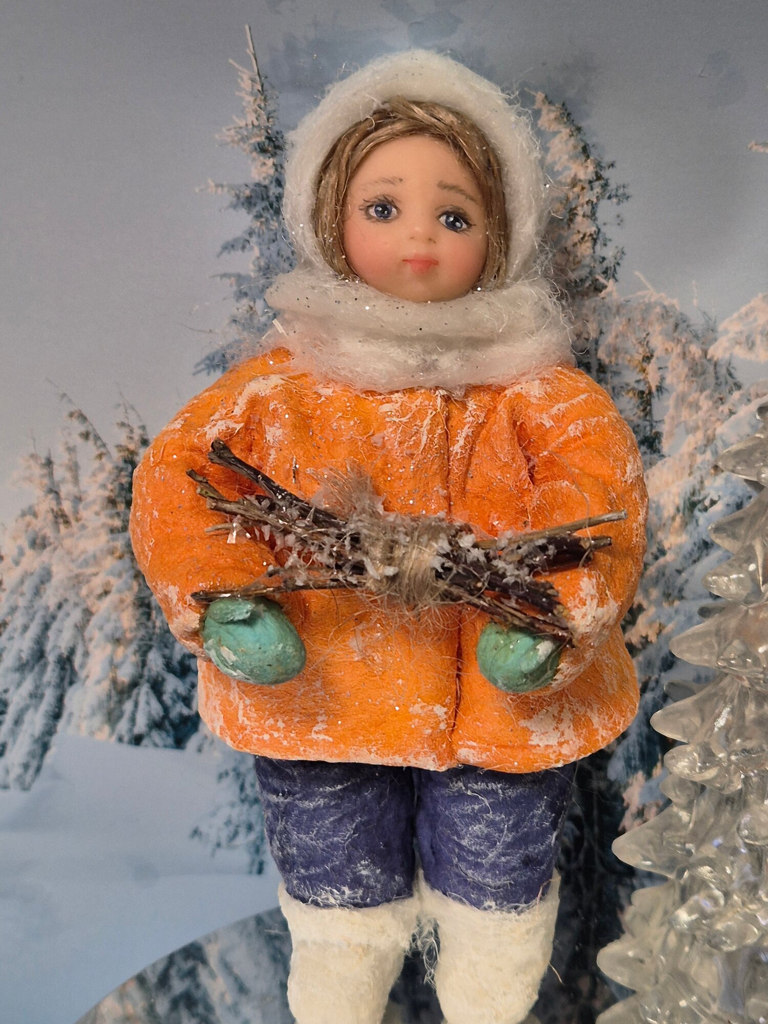 Ватная елочная игрушка. Девочка с хворостом + подарочная упаковка с сургучной печатью, усыпана блестками