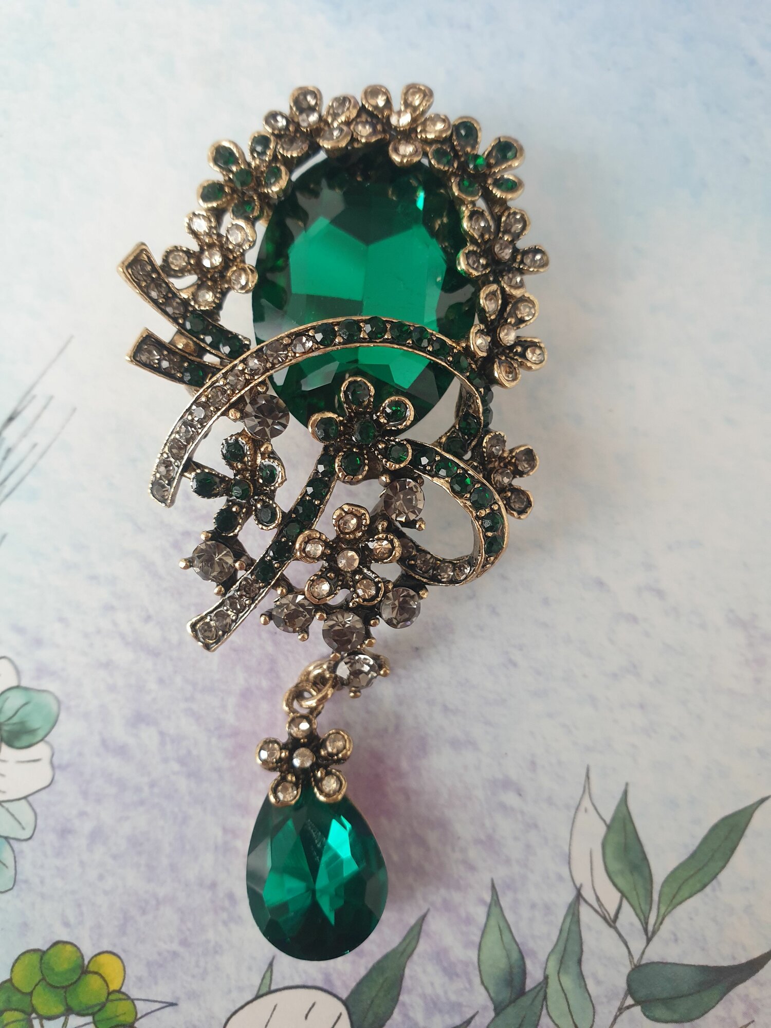 Брошь, хрусталь, стразы