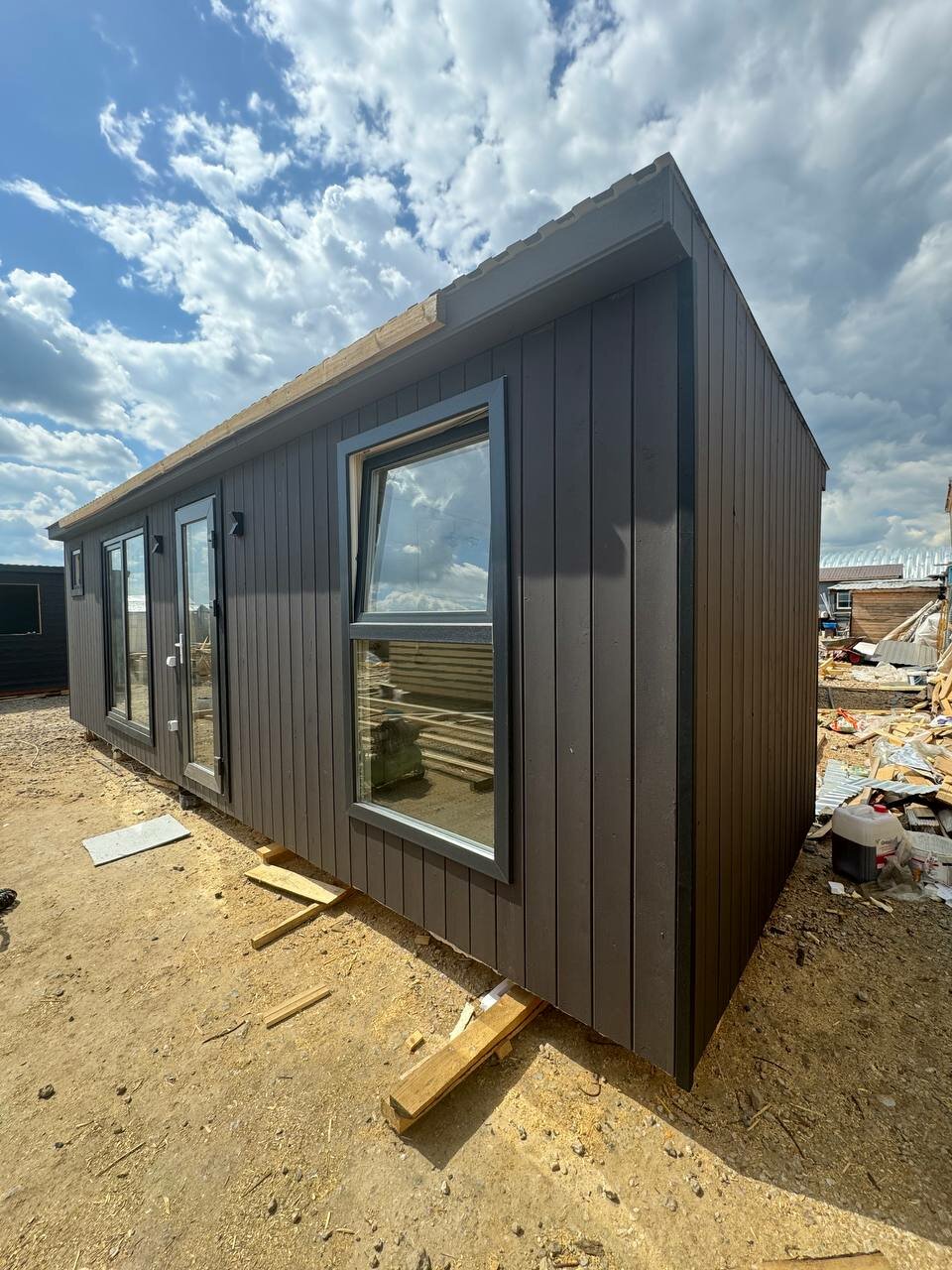 Бытовка дачная 8000х2300 с зимним утеплением , покраской и электрикой для постоянного проживания