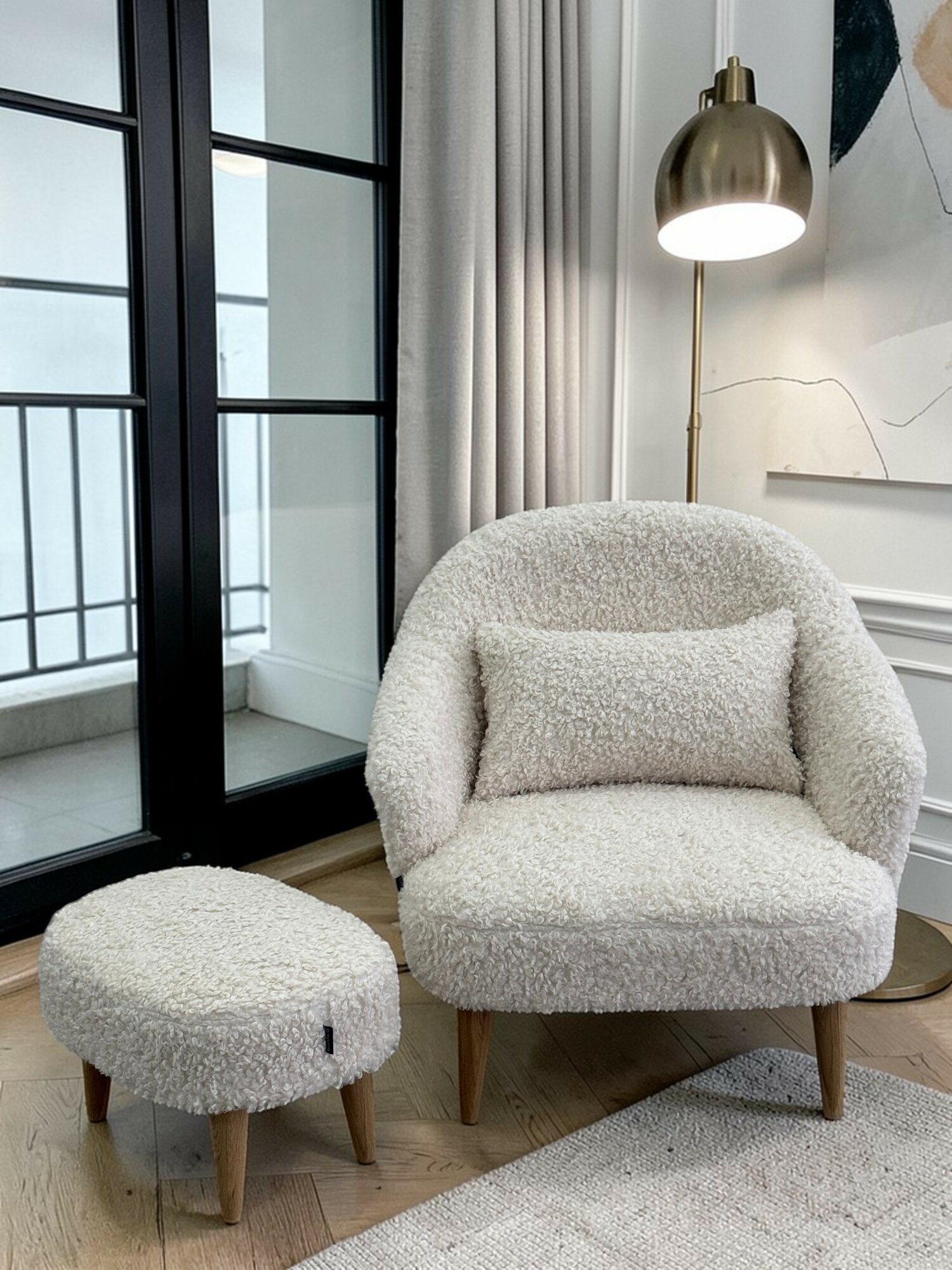 Комплект классическое кресло "Унно" + пуф, Кремовый мех, кресло барашек