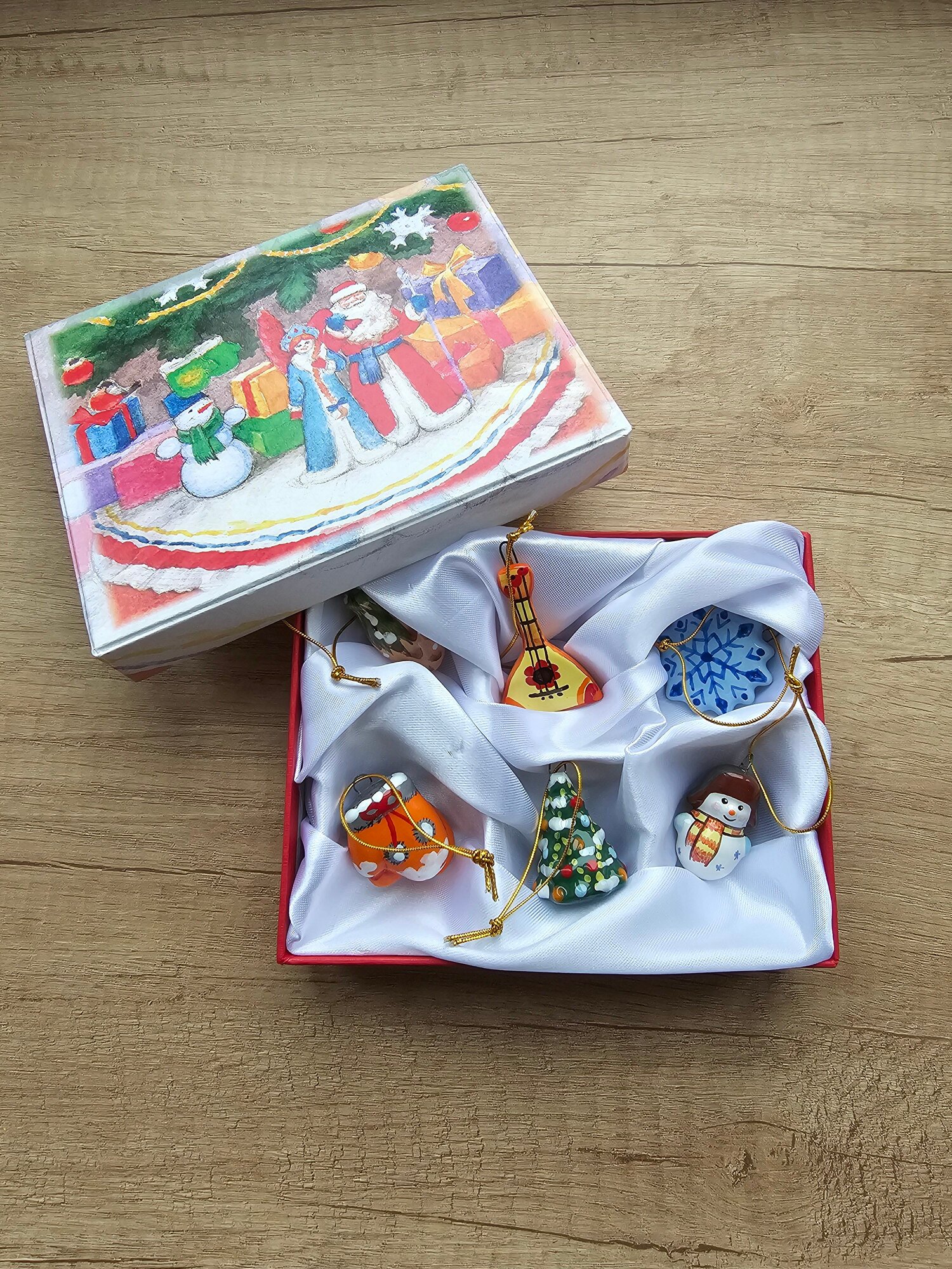 Набор ёлочных игрушек "Посиделки". Ярославская майолика. Керамика ручной работы. Сделано в России.