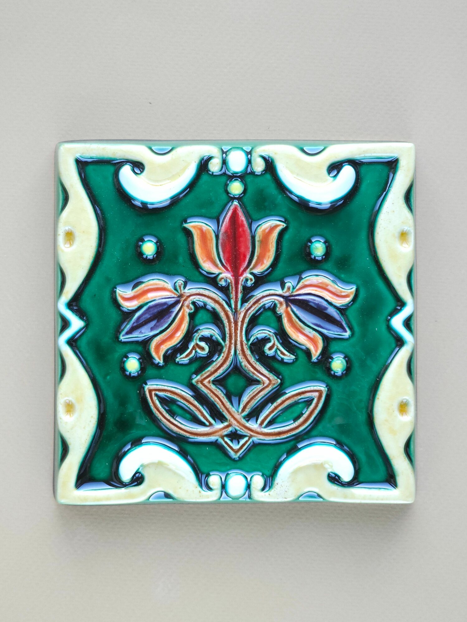 Вьюнок. Панно, изразец, настенный декор, плакетка, украшение настенное интерьерное. Ярославская майолика. Керамика ручной работы. Сделано в России.