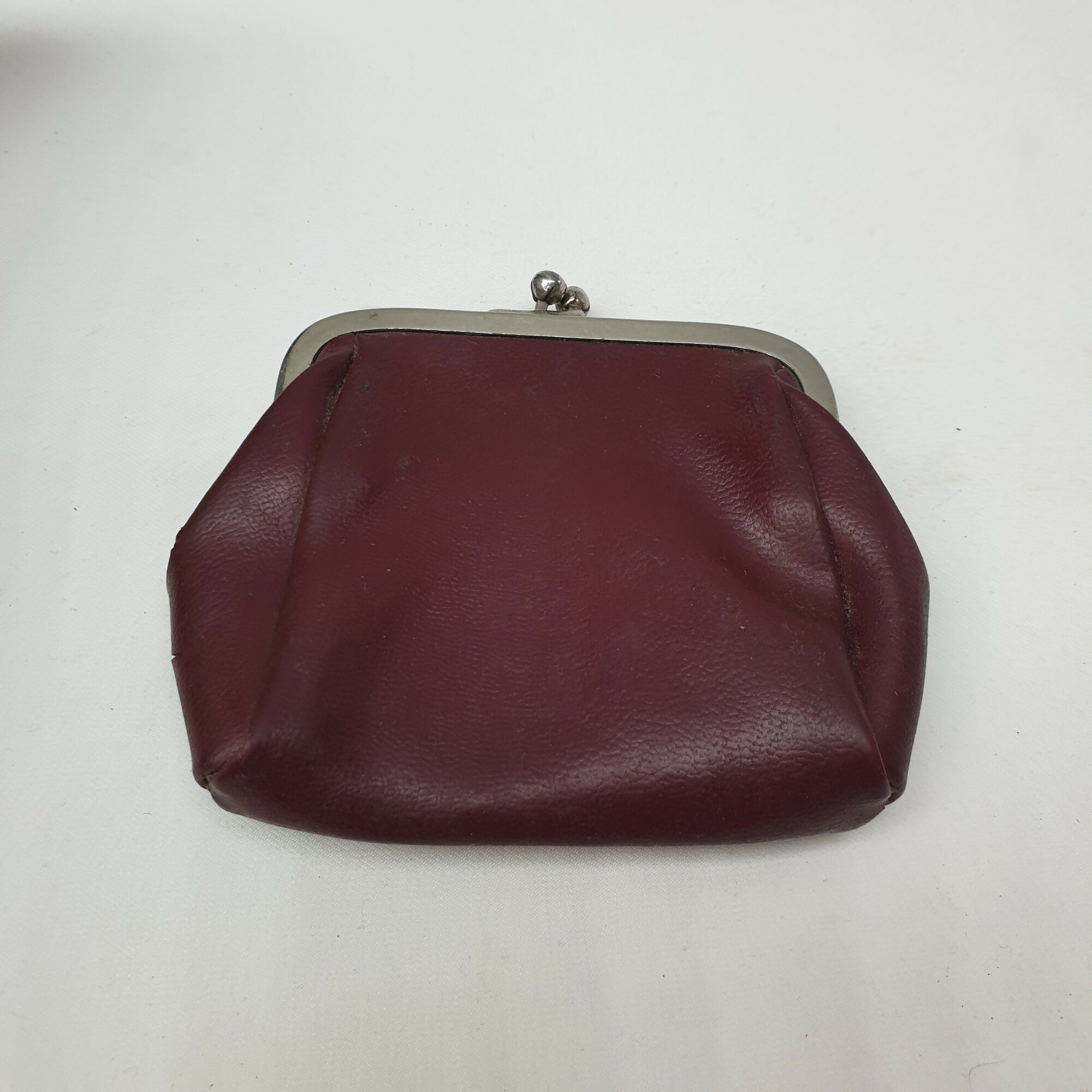 Винтажный кошелек-монетница 8х10 см, кожа, металлическая фурнитура, следы времени, СССР