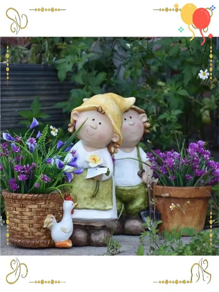Садовая фигурка Гном с цветами из смолы 30x36 см для сада и дачи — фото 1