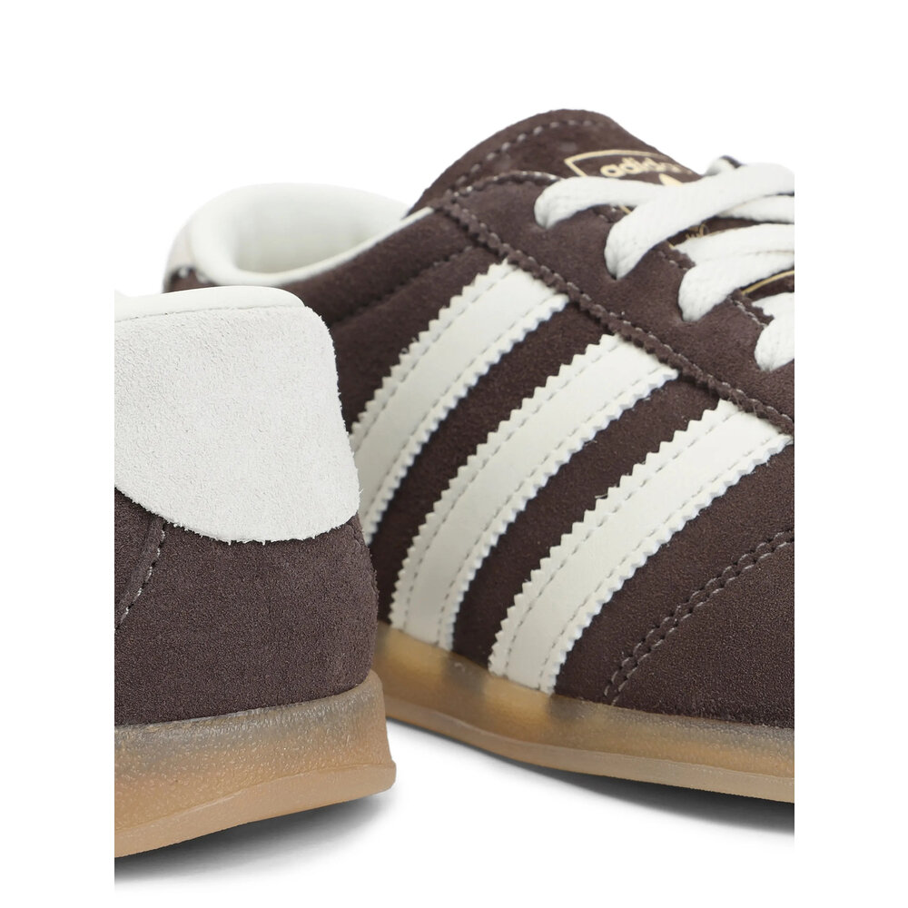 Кроссовки adidas, размер 4.5 UK, коричневый/белый — фото 1