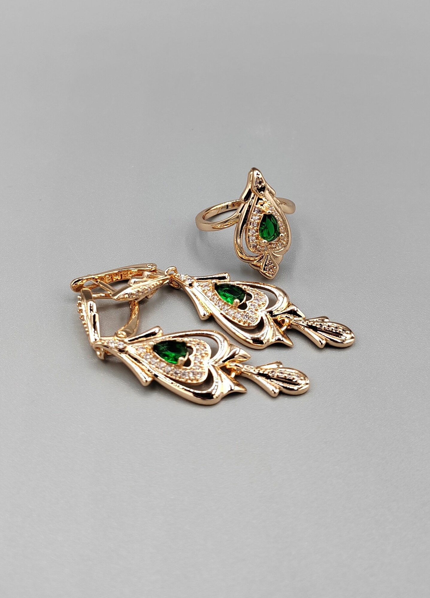 Комплект бижутерии, изумруд синтетический, фианит, искусственный камень