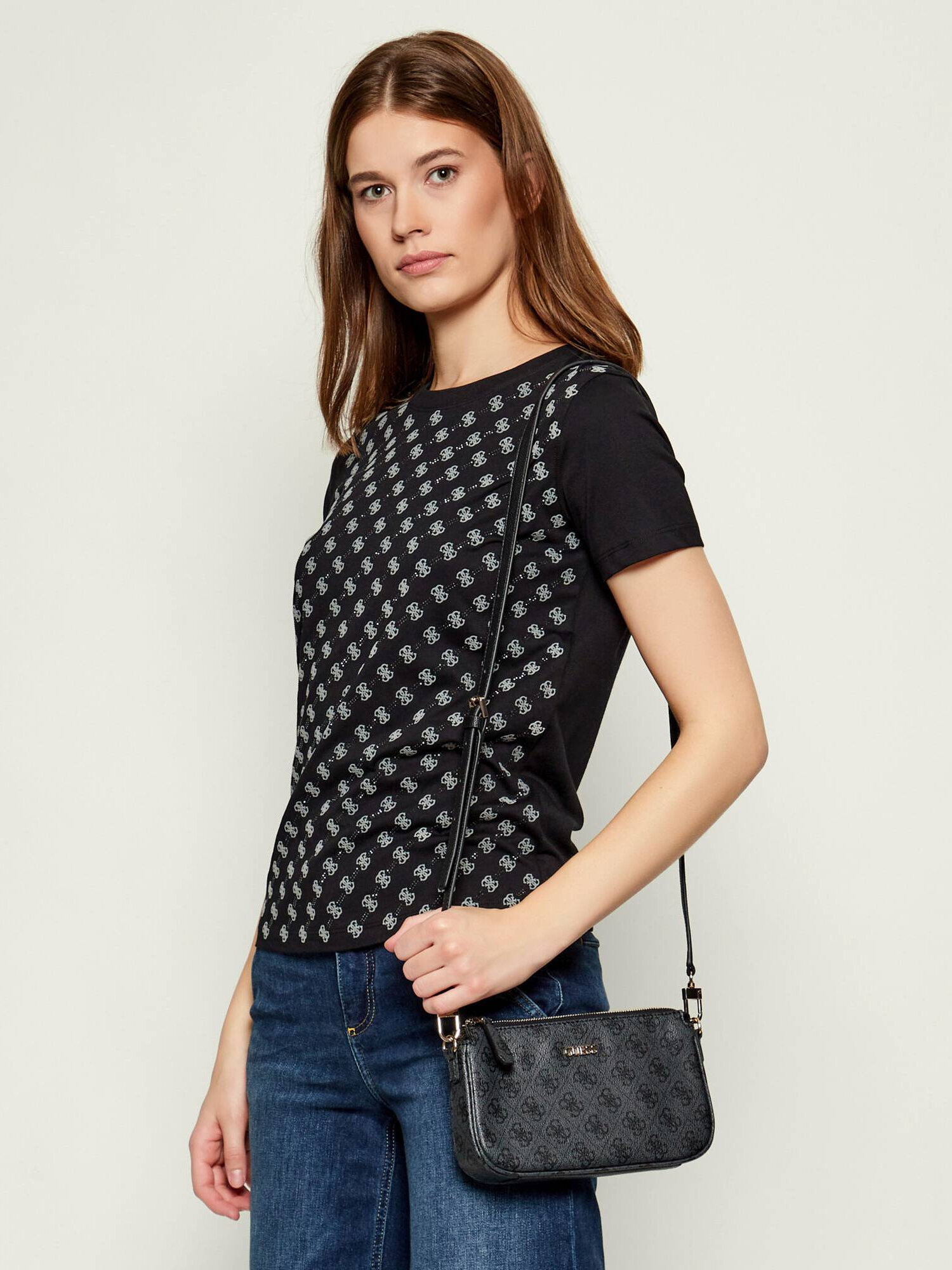 Сумка кросс-боди GUESS, фактура тиснение, черный — фото 1