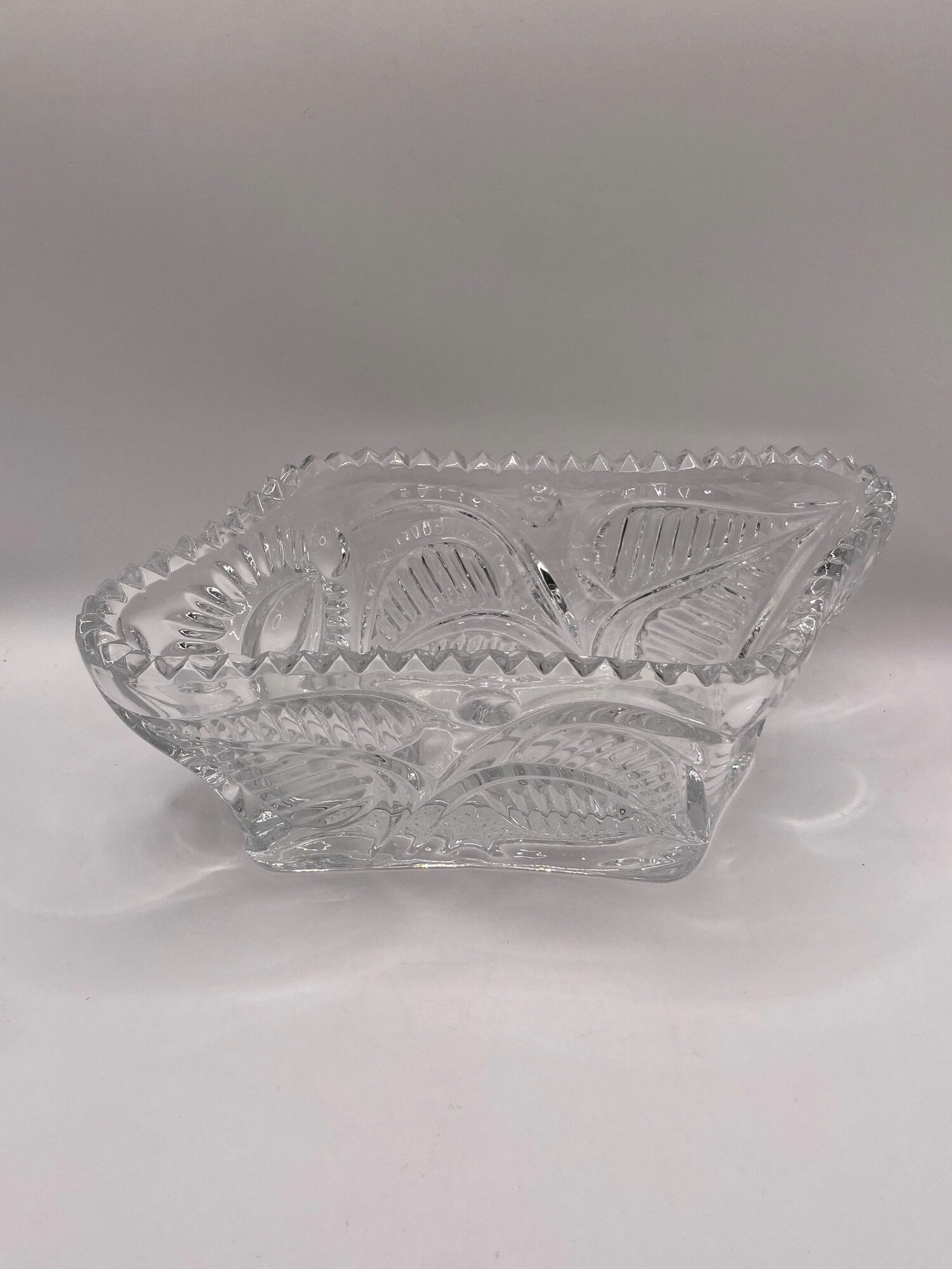 Конфетница/салатница с цветочным декором. Хрусталь. СССР. Длина: 22 см. Ширина: 11 см.