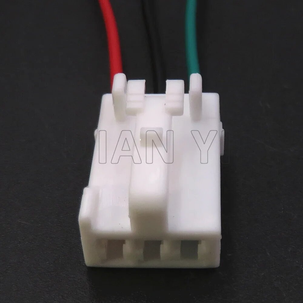 Автомобильный разъем 3-х контактный Female with cables