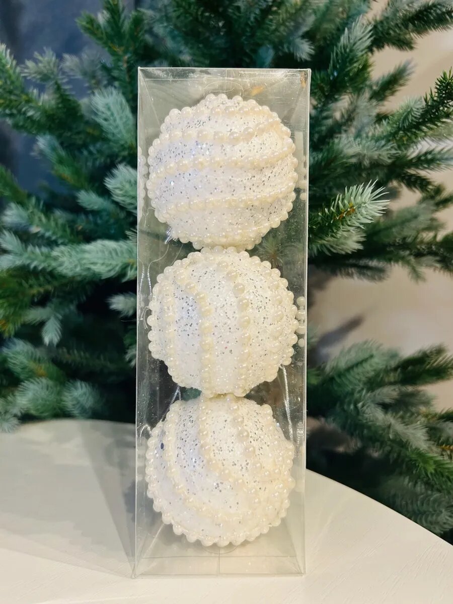 Новогодние шарики на елку белые