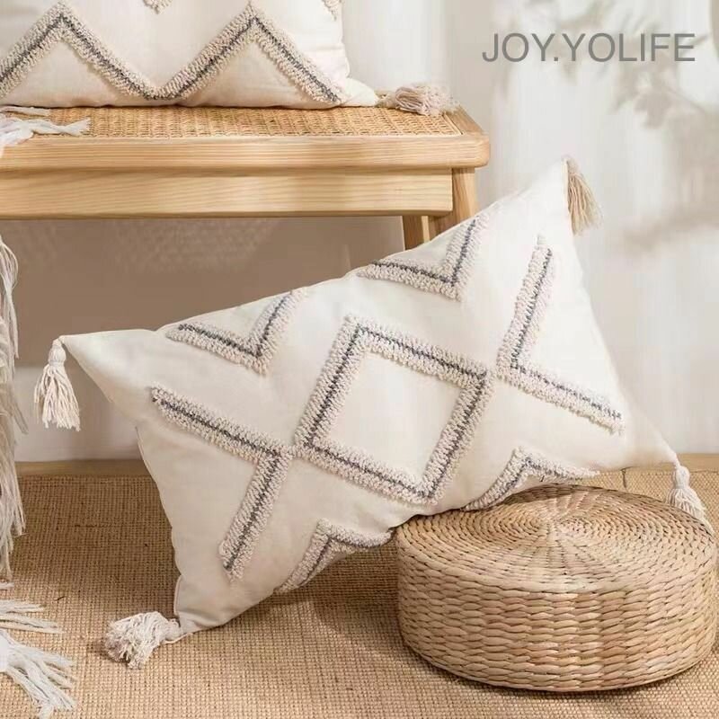 Подушка декоративная 30х50 см поясничная с наволочкой и кисточками Joy.Yolife вышивка из пряжи Геометрия 2, для дивана, кресла, садовой мебели