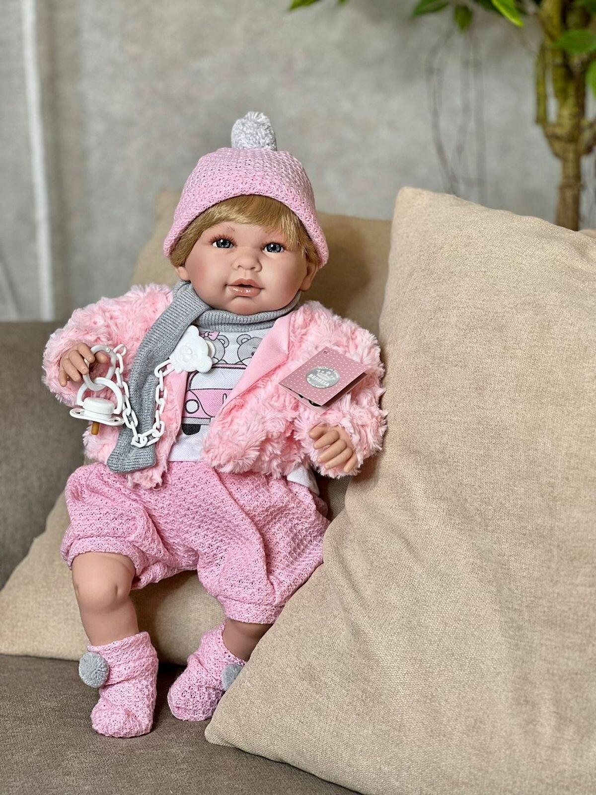 Кукла Berbesa мягконабивная 45 см Daniela