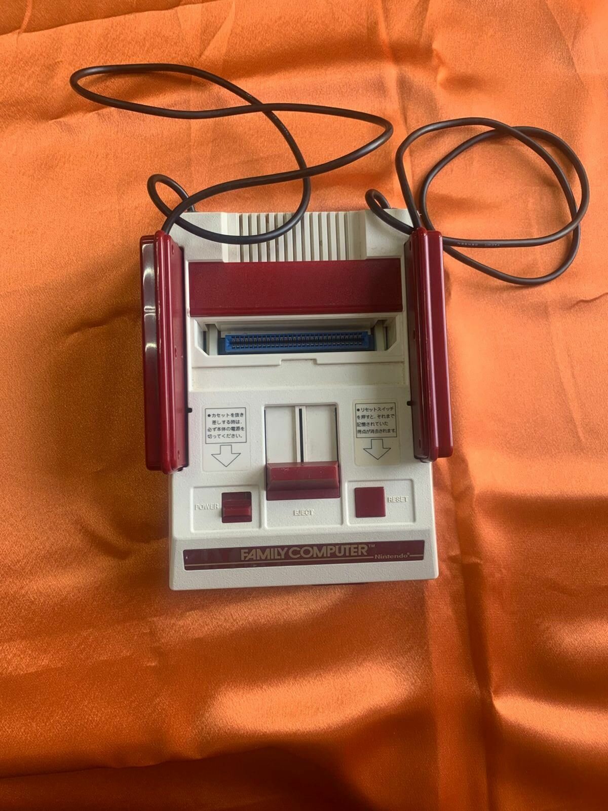 Игровая приставка Nintendo Famicom (она же денди)