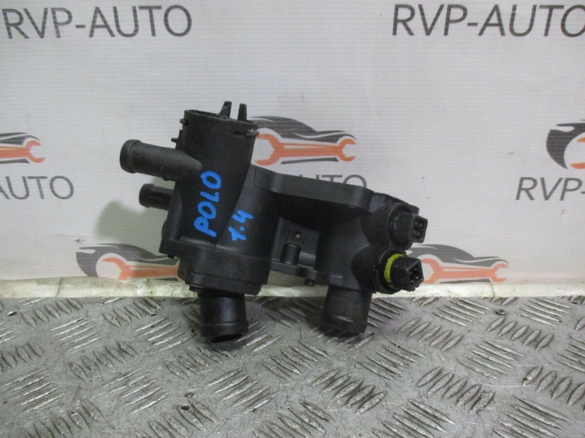 Корпус термостата Volkswagen Polo 1.4 1994-2001 032121065D