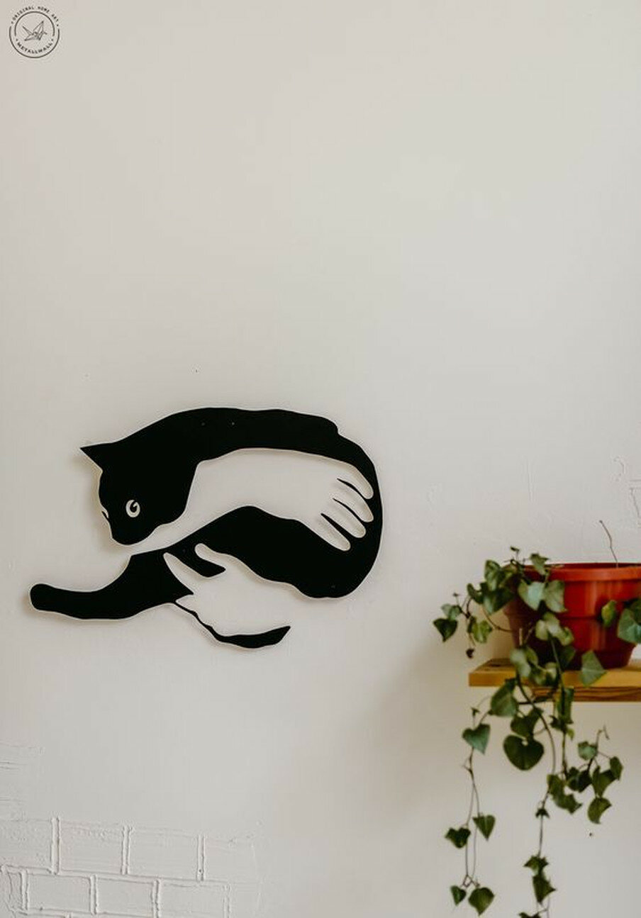 Панно 50х30 см "Кот на руках" декоративное настенное чёрное, декор на стену, картина