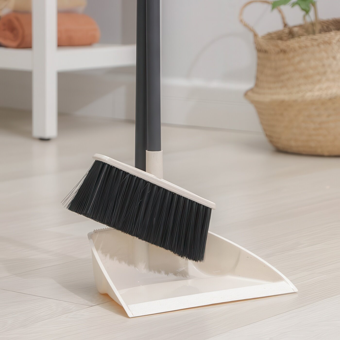 Щётка для пола c совком, длинной ручкой Idiland Malta, цвет бежевый