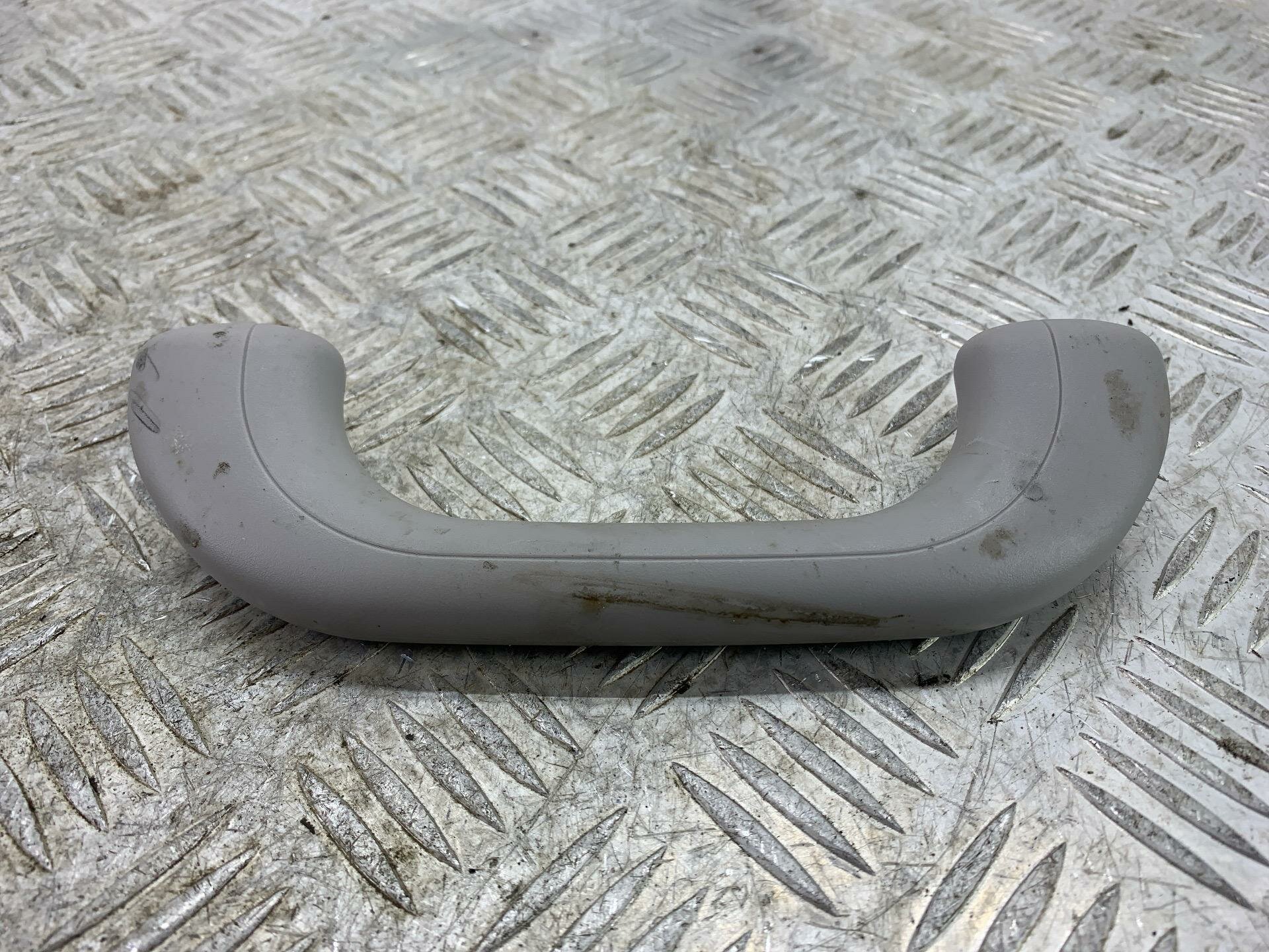 Ручка потолочная задняя правая Kia Venga рест. 2018