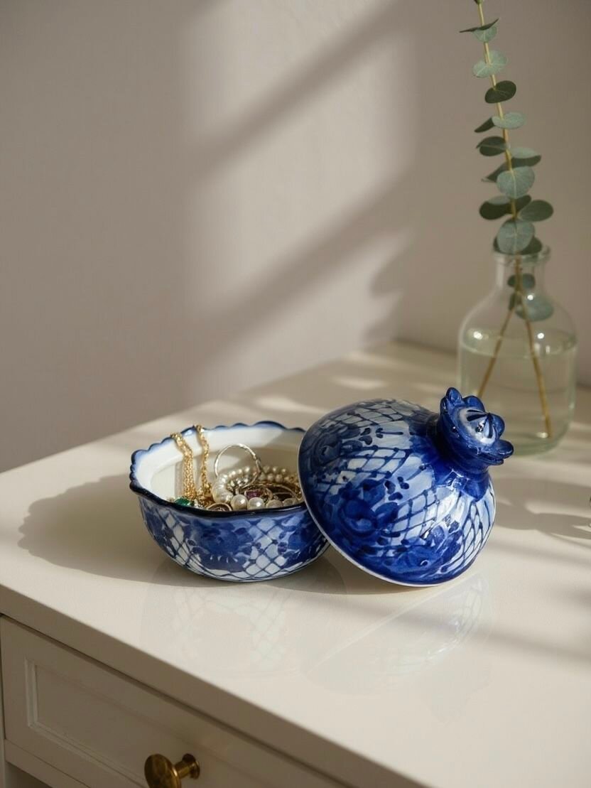 Шкатулка Китобой "Гжель", фарфор, ручная работа, 10х8.7х3.5см