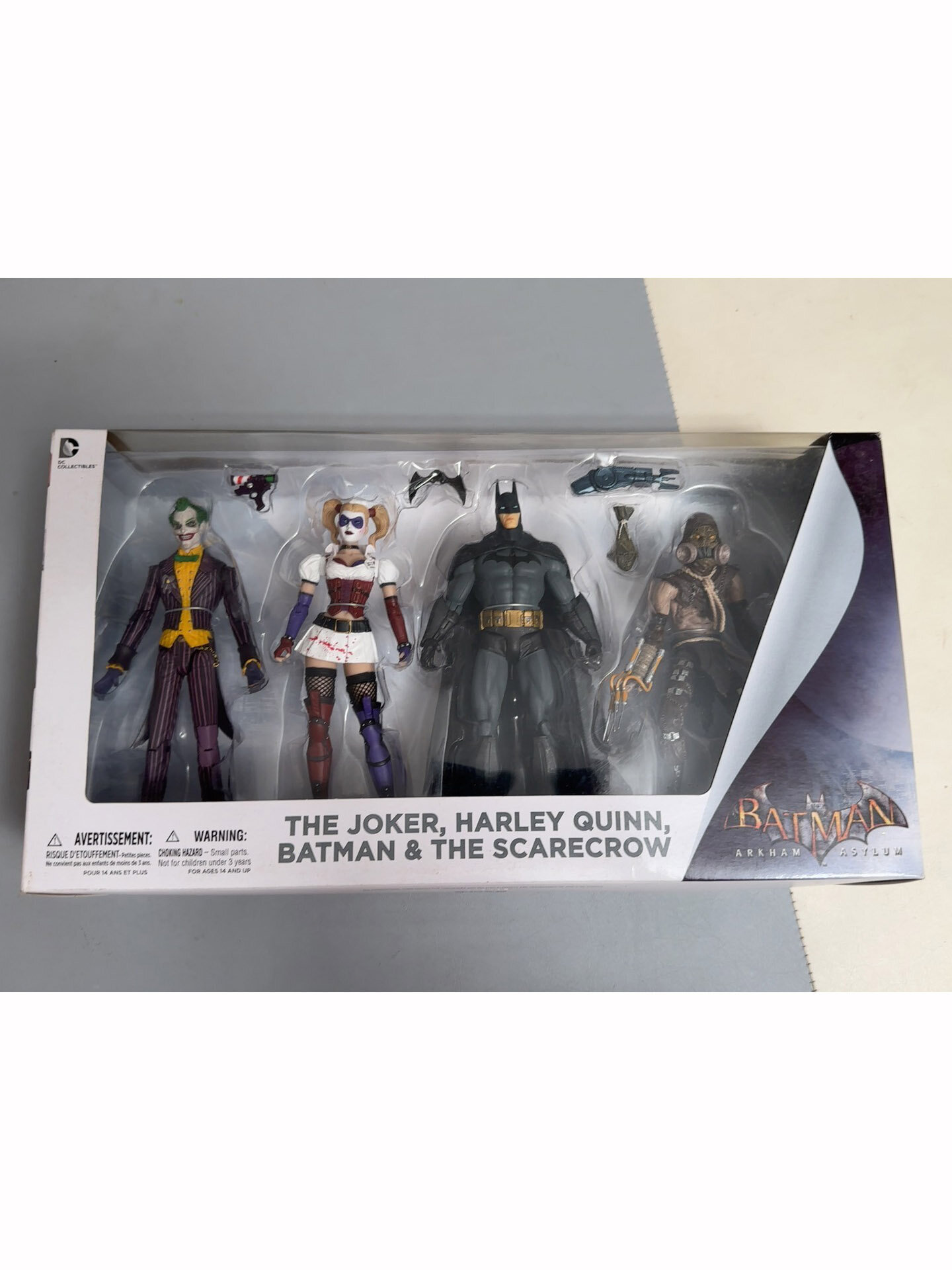 DC Comics Бэтмен, Arkham Asylum Набор игрушек(Женщина-джокер, Бэтмен, Пугало, Джокер.)
