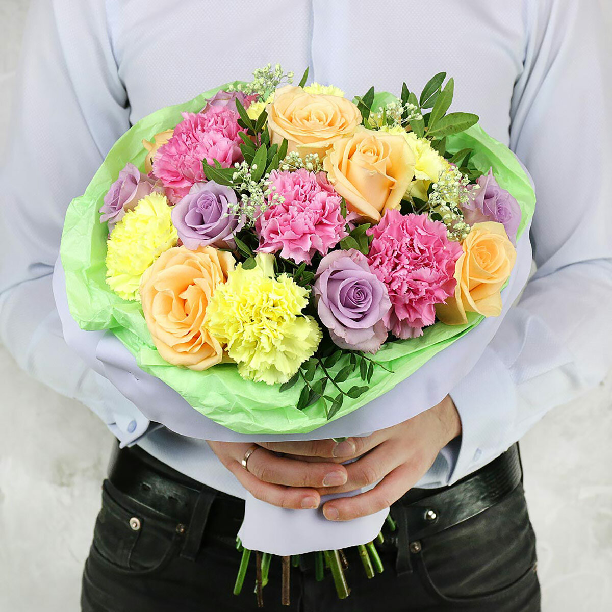 Букет Букет Маркет "Букет из гвоздики, розы, гипсофиллы, зелени", 45 см, высота