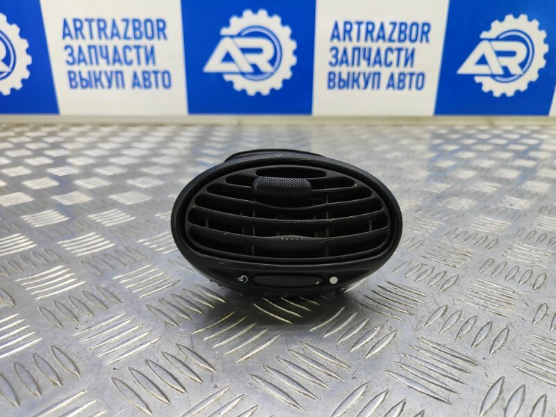 Б/У Дефлектор воздушный центральный Ford Focus 1 / Форд Фокус 1 1.6 CDDA 97 Л.С 2004 лев.