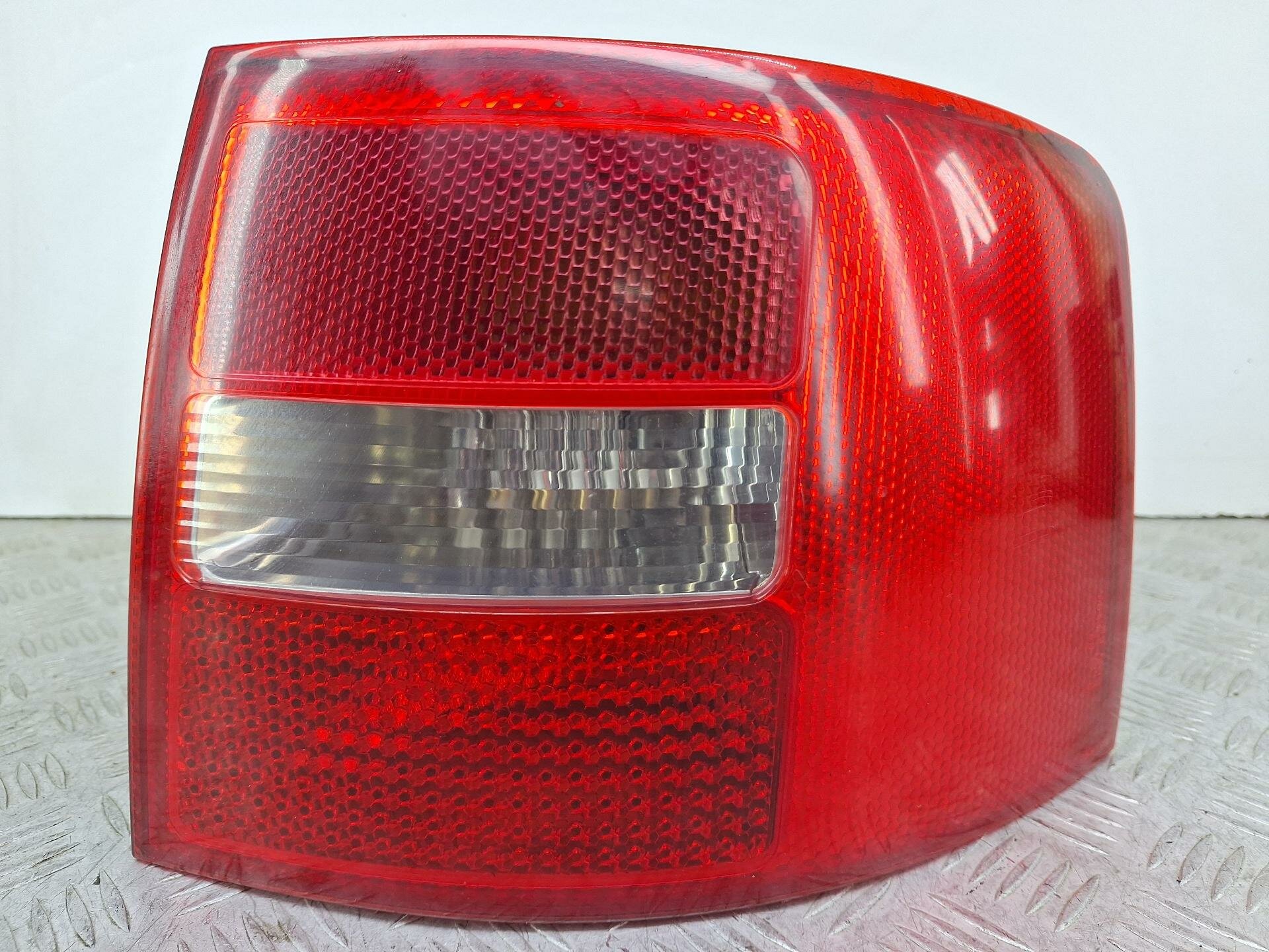 Фонарь задний правый Audi A6 C5 рест. (2001 - 2005) 4B9945096F