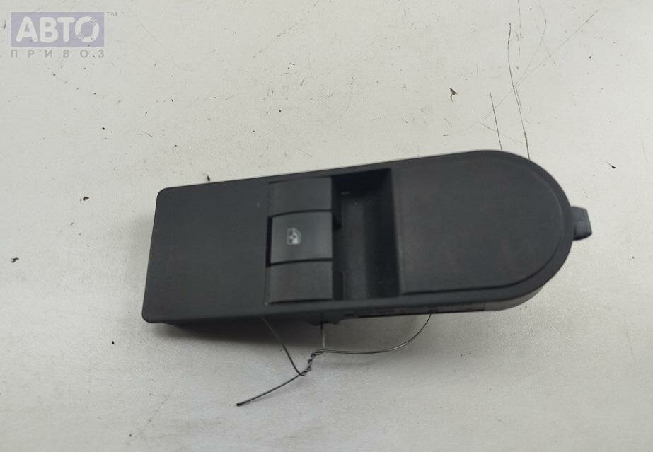 Кнопка стеклоподъемника переднего правого Opel Astra H (2004-2009)