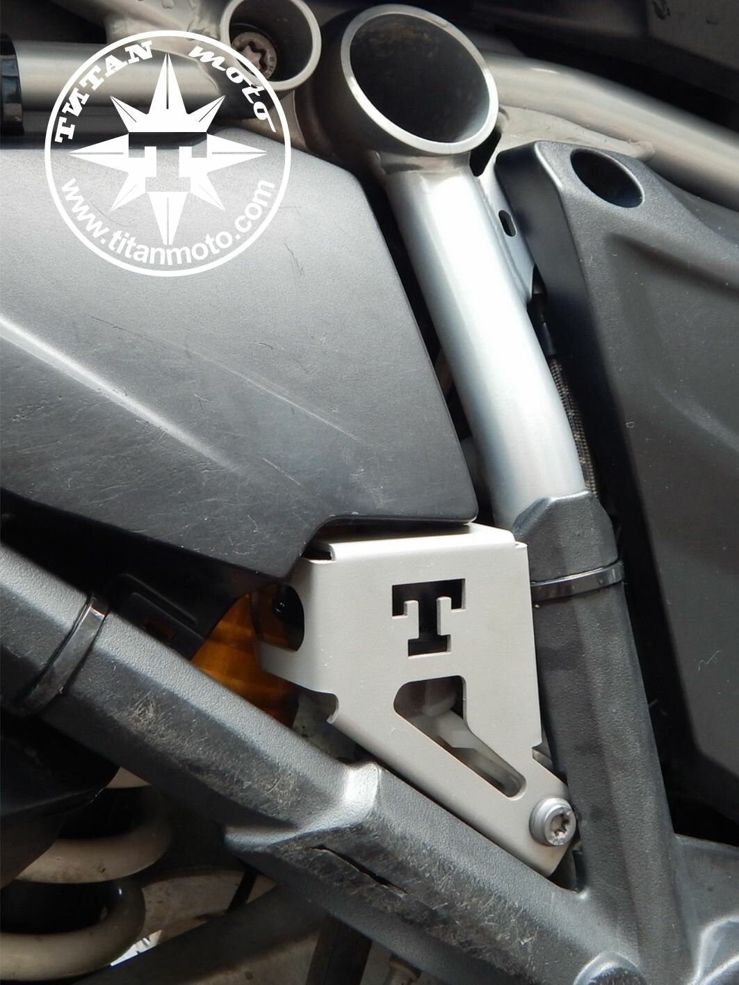 Защита заднего тормозного бачка BMW R1200GS LC, R1200GS Adv. LC. Серебристый