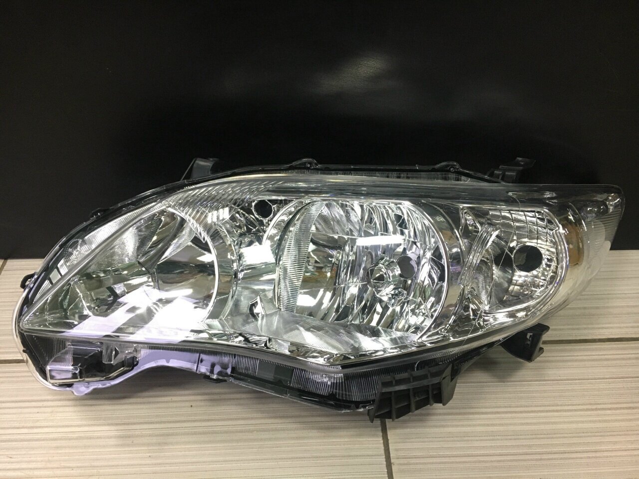 Фара левая Toyota Corolla 2007-2013 г.