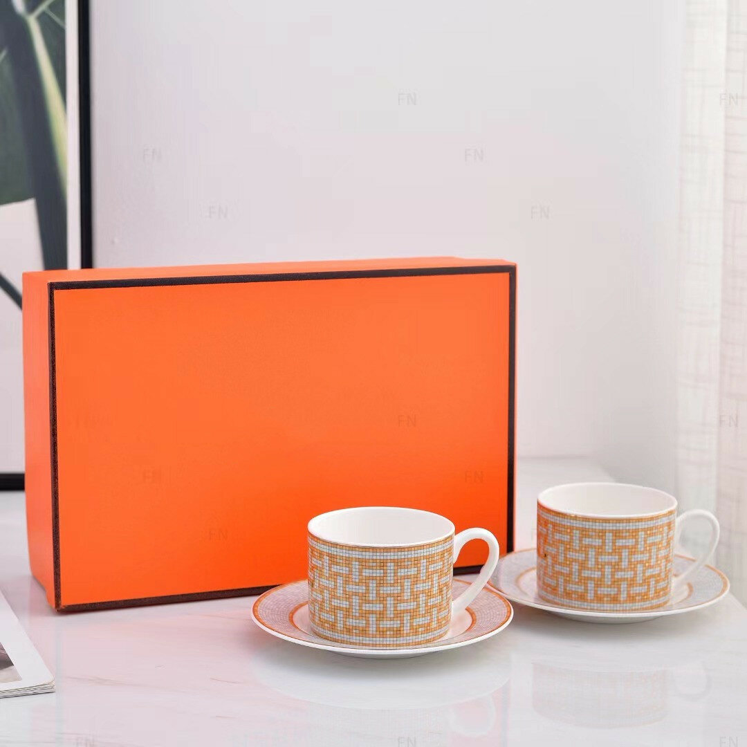 Кофейная чашка и блюдце из костяного фарфора H Домашний набор Креативная чайная чашка с блюдцем Домашняя простая цветочная чайная керамическая чашка Оптовая торговля