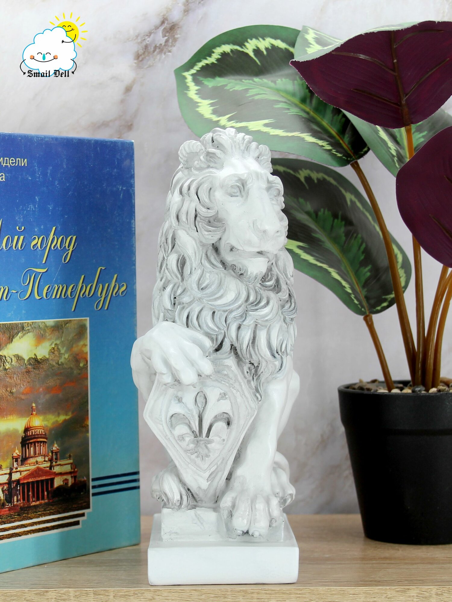 Статуэтка Лев со щитом , 21 см , гипс , цвет слоновая кость