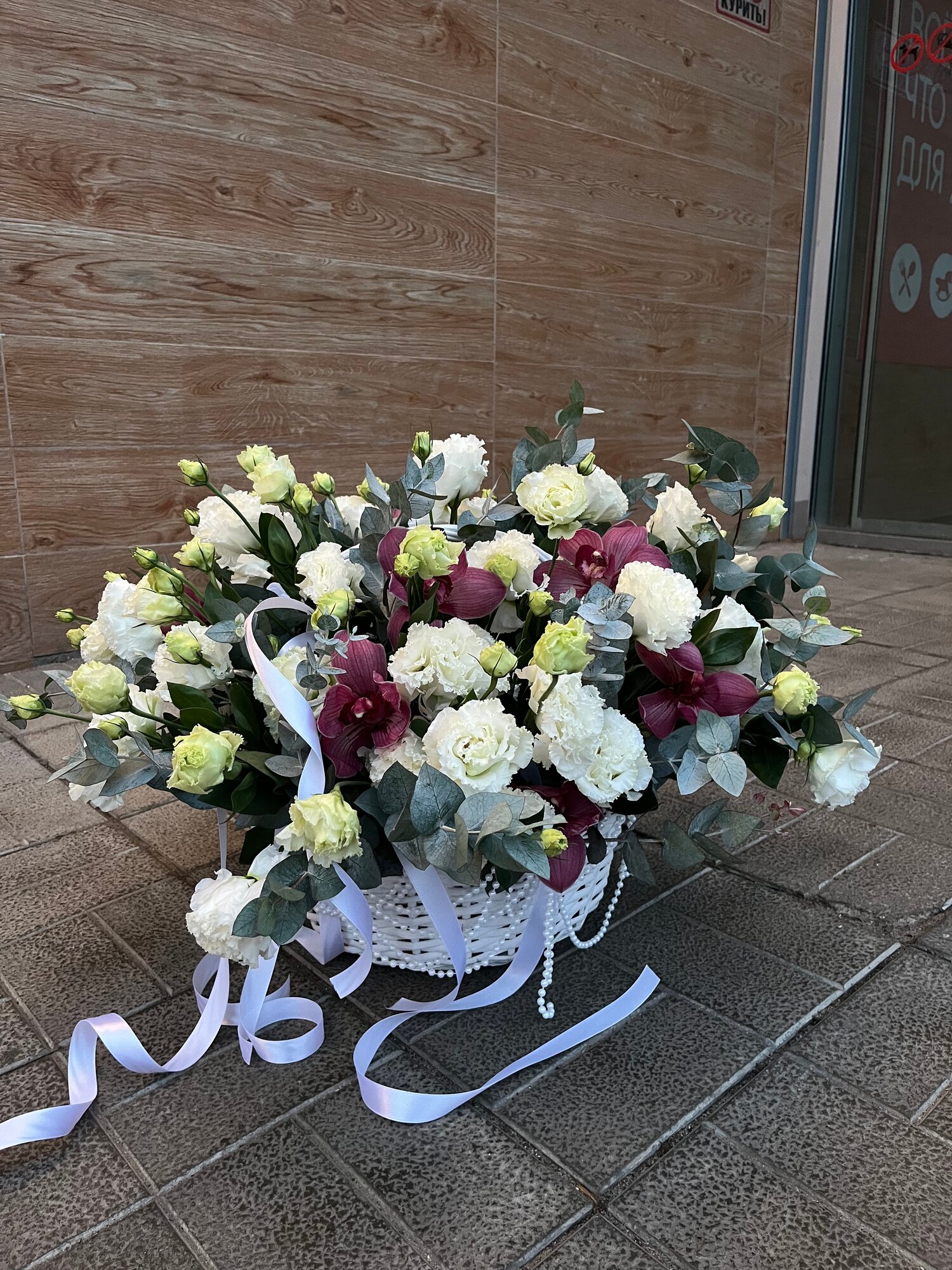 Композиция в корзине «Волшебный сад»