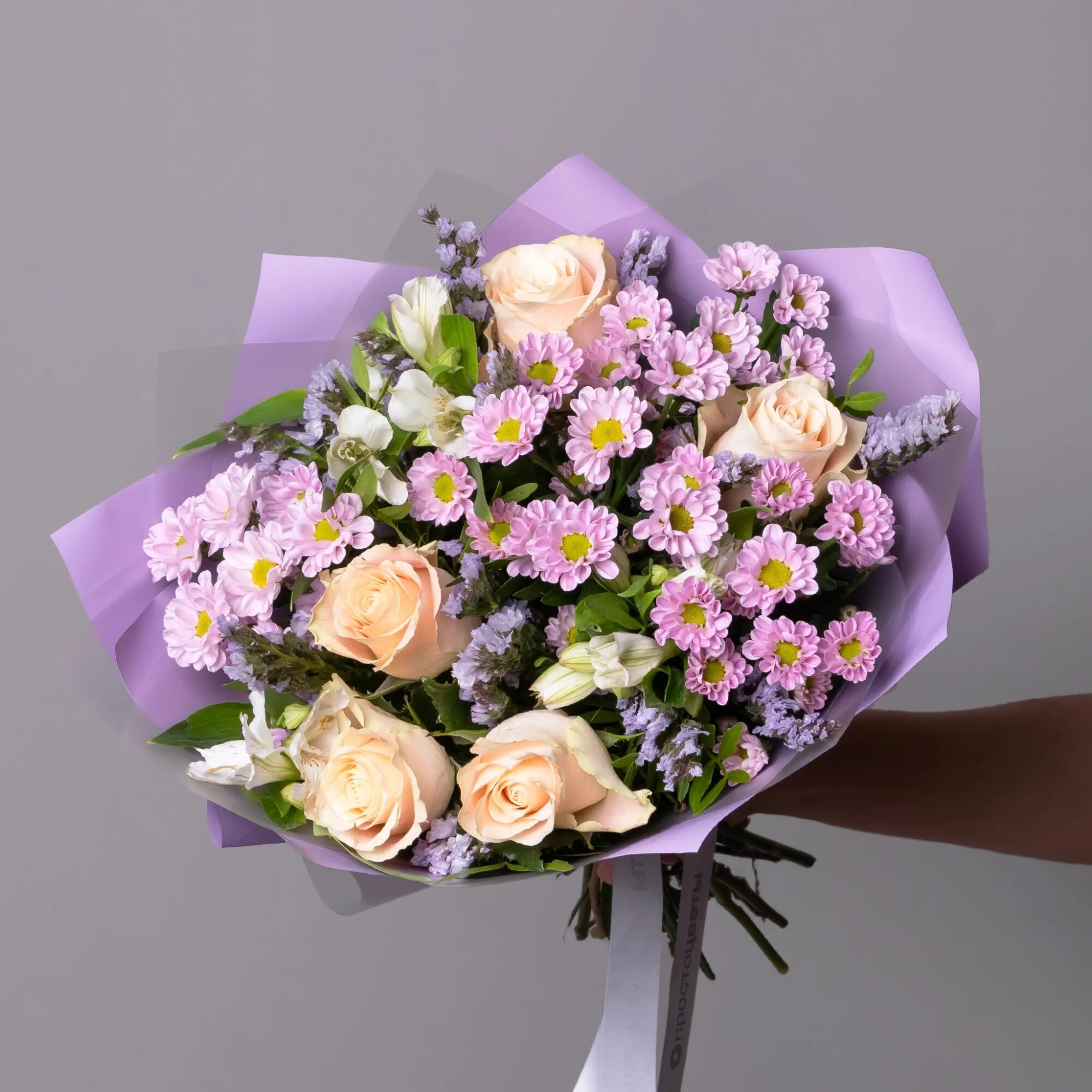 Букет цветов Гравити M в коробке и аквабоксе от "Простоцветы"