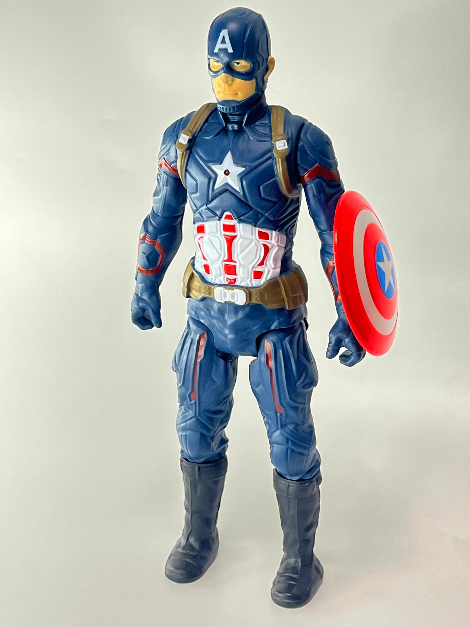 Фигурка подарочная коллекционная подвижная MARVEL "Капитан америка" 30 см